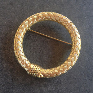 Vintage | Jewelry | Vintage Gold Tone Circle Pin | Poshmark